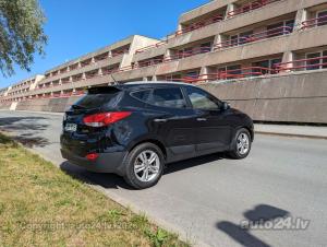 Black Hyundai ix35 2013 in Tallinn, with an engine capacity of 2.00 L and mileage of 66 thousand km for 5999 €, photo 8 on AUTOMOTO.COM.LV