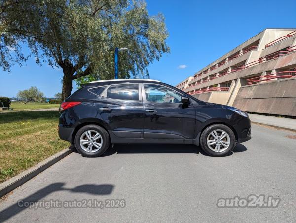 Hyundai ix35 2013 in Tallinn on AUTOMOTO.COM.LV Black Hyundai ix35 2013 in Tallinn, with an engine capacity of 2.00 L and mileage of 66 thousand km for 5999 €, photo 9 on AUTOMOTO.COM.LV