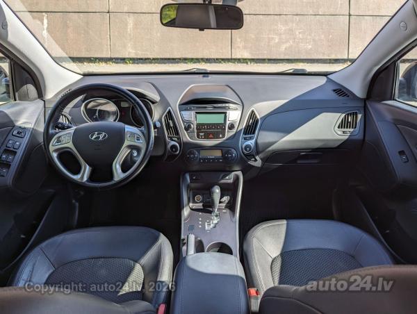 Hyundai ix35 2013 in Tallinn on AUTOMOTO.COM.LV Black Hyundai ix35 2013 in Tallinn, with an engine capacity of 2.00 L and mileage of 66 thousand km for 5999 €, photo 10 on AUTOMOTO.COM.LV