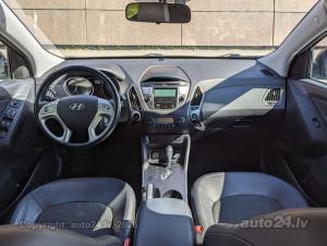 Black Hyundai ix35 2013 in Tallinn, with an engine capacity of 2.00 L and mileage of 66 thousand km for 5999 €, photo 10 on AUTOMOTO.COM.LV