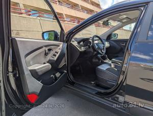 Black Hyundai ix35 2013 in Tallinn, with an engine capacity of 2.00 L and mileage of 66 thousand km for 5999 €, photo 13 on AUTOMOTO.COM.LV