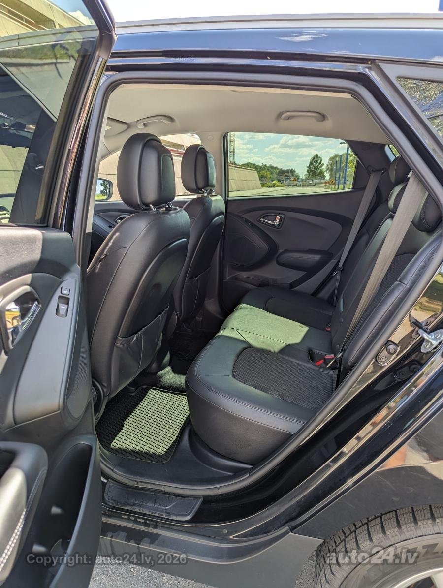 Black Hyundai ix35 2013 in Tallinn, with an engine capacity of 2.00 L and mileage of 66 thousand km for 5999 €, photo 14 on AUTOMOTO.COM.LV