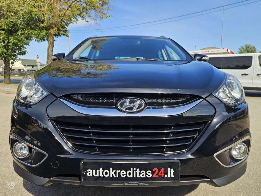 Black Hyundai ix35 2012 in Siauliai, with an engine capacity of 1.60 L and mileage of 197 thousand km for 5950 €, photo 3 on AUTOMOTO.COM.LV