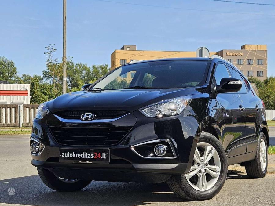 Black Hyundai ix35 2012 in Siauliai, with an engine capacity of 1.60 L and mileage of 197 thousand km for 5950 €, photo 4 on AUTOMOTO.COM.LV