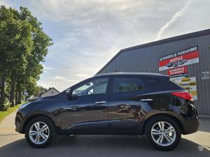 Black Hyundai ix35 2012 in Siauliai, with an engine capacity of 1.60 L and mileage of 197 thousand km for 5950 €, photo 7 on AUTOMOTO.COM.LV