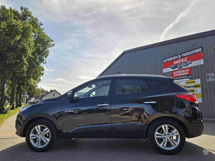 Black Hyundai ix35 2012 in Siauliai, with an engine capacity of 1.60 L and mileage of 197 thousand km for 5950 €, photo 7 on AUTOMOTO.COM.LV