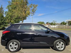 Black Hyundai ix35 2012 in Siauliai, with an engine capacity of 1.60 L and mileage of 197 thousand km for 5950 €, photo 10 on AUTOMOTO.COM.LV