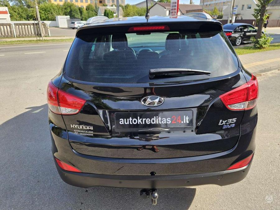 Black Hyundai ix35 2012 in Siauliai, with an engine capacity of 1.60 L and mileage of 197 thousand km for 5950 €, photo 11 on AUTOMOTO.COM.LV