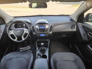 Black Hyundai ix35 2012 in Siauliai, with an engine capacity of 1.60 L and mileage of 197 thousand km for 5950 €, photo 12 on AUTOMOTO.COM.LV