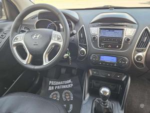 Black Hyundai ix35 2012 in Siauliai, with an engine capacity of 1.60 L and mileage of 197 thousand km for 5950 €, photo 14 on AUTOMOTO.COM.LV