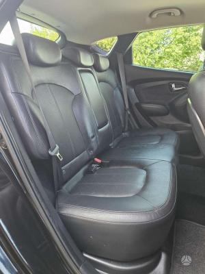 Black Hyundai ix35 2012 in Siauliai, with an engine capacity of 1.60 L and mileage of 197 thousand km for 5950 €, photo 15 on AUTOMOTO.COM.LV