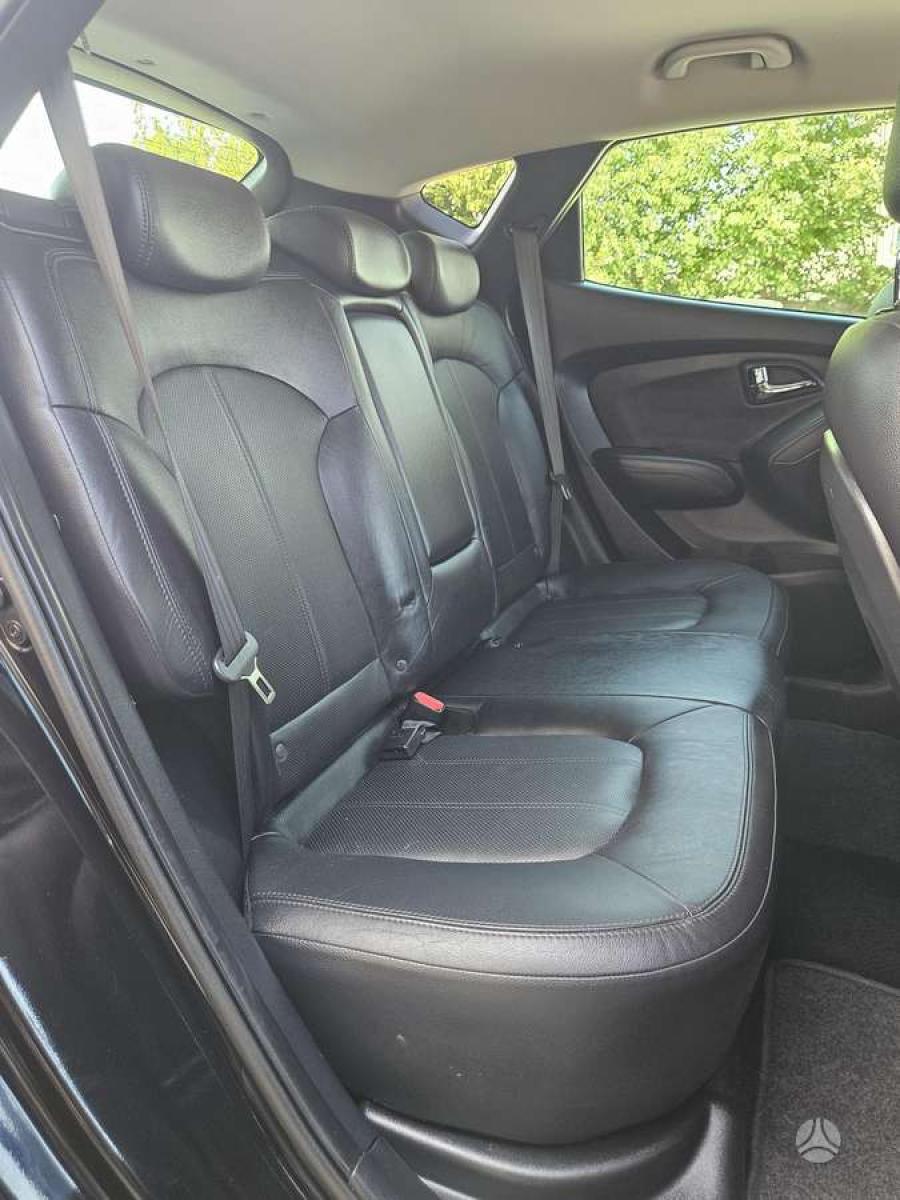 Black Hyundai ix35 2012 in Siauliai, with an engine capacity of 1.60 L and mileage of 197 thousand km for 5950 €, photo 15 on AUTOMOTO.COM.LV