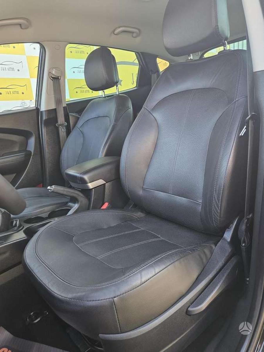 Black Hyundai ix35 2012 in Siauliai, with an engine capacity of 1.60 L and mileage of 197 thousand km for 5950 €, photo 16 on AUTOMOTO.COM.LV