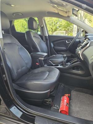 Black Hyundai ix35 2012 in Siauliai, with an engine capacity of 1.60 L and mileage of 197 thousand km for 5950 €, photo 17 on AUTOMOTO.COM.LV