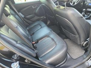 Black Hyundai ix35 2012 in Siauliai, with an engine capacity of 1.60 L and mileage of 197 thousand km for 5950 €, photo 18 on AUTOMOTO.COM.LV