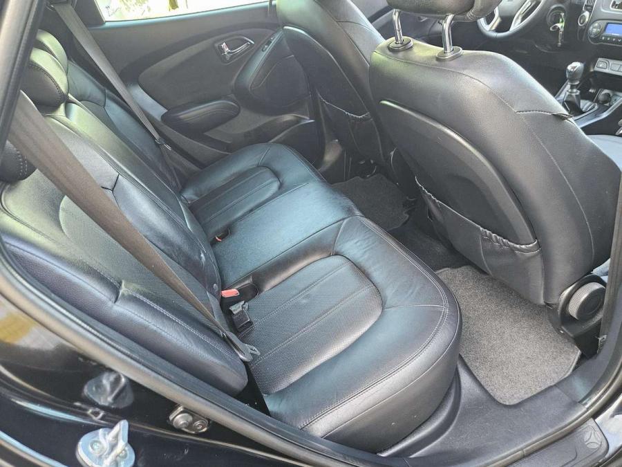 Black Hyundai ix35 2012 in Siauliai, with an engine capacity of 1.60 L and mileage of 197 thousand km for 5950 €, photo 18 on AUTOMOTO.COM.LV
