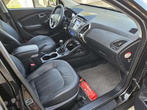 Black Hyundai ix35 2012 in Siauliai, with an engine capacity of 1.60 L and mileage of 197 thousand km for 5950 €, photo 19 on AUTOMOTO.COM.LV