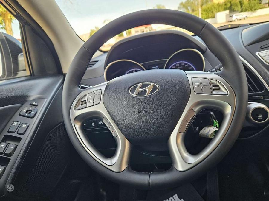 Black Hyundai ix35 2012 in Siauliai, with an engine capacity of 1.60 L and mileage of 197 thousand km for 5950 €, photo 20 on AUTOMOTO.COM.LV