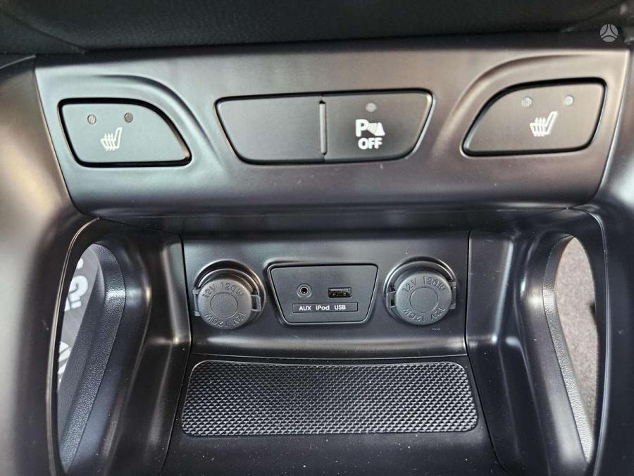 Black Hyundai ix35 2012 in Siauliai, with an engine capacity of 1.60 L and mileage of 197 thousand km for 5950 €, photo 21 on AUTOMOTO.COM.LV