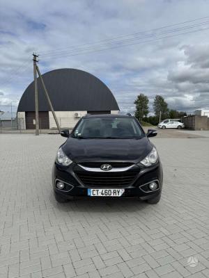 Black Hyundai ix35 2013 in Taurage, with an engine capacity of 1.70 L and mileage of 248 thousand km for 5300 €, photo  on AUTOMOTO.COM.LV