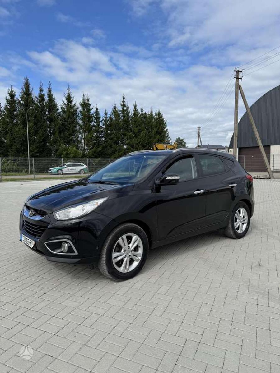 Melns Hyundai ix35 2013 Tauragė, ar dzinēja tilpumu 1.70 L un nobraukumu 248 tūkst. km par 5300 €, foto 3 vietnē AUTOMOTO.COM.LV