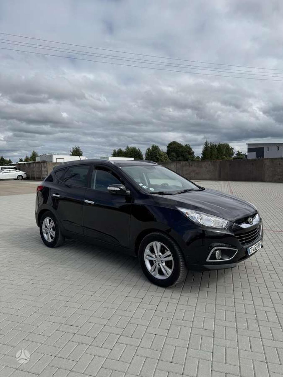 Melns Hyundai ix35 2013 Tauragė, ar dzinēja tilpumu 1.70 L un nobraukumu 248 tūkst. km par 5300 €, foto 4 vietnē AUTOMOTO.COM.LV
