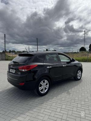 Melns Hyundai ix35 2013 Tauragė, ar dzinēja tilpumu 1.70 L un nobraukumu 248 tūkst. km par 5300 €, foto 5 vietnē AUTOMOTO.COM.LV