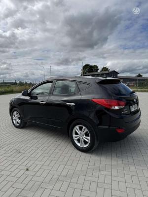 Melns Hyundai ix35 2013 Tauragė, ar dzinēja tilpumu 1.70 L un nobraukumu 248 tūkst. km par 5300 €, foto 6 vietnē AUTOMOTO.COM.LV
