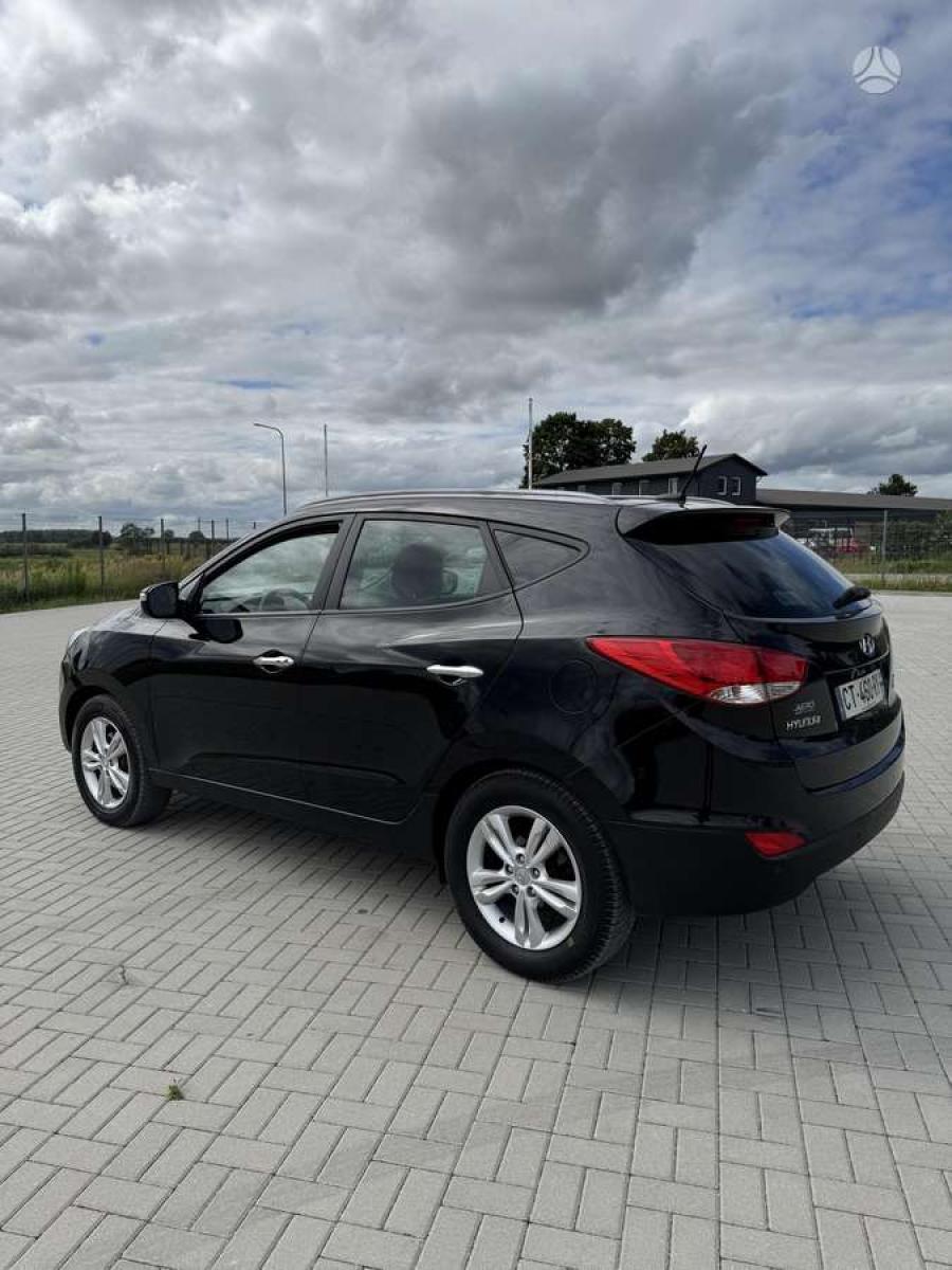 Melns Hyundai ix35 2013 Tauragė, ar dzinēja tilpumu 1.70 L un nobraukumu 248 tūkst. km par 5300 €, foto 6 vietnē AUTOMOTO.COM.LV