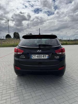 Melns Hyundai ix35 2013 Tauragė, ar dzinēja tilpumu 1.70 L un nobraukumu 248 tūkst. km par 5300 €, foto 7 vietnē AUTOMOTO.COM.LV