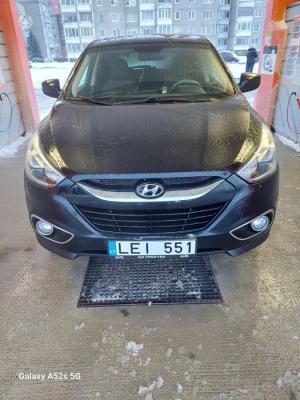 Black Hyundai ix35 2014 in Elektrenai, with an engine capacity of 1.70 L and mileage of 268 thousand km for 7300 €, photo  on AUTOMOTO.COM.LV