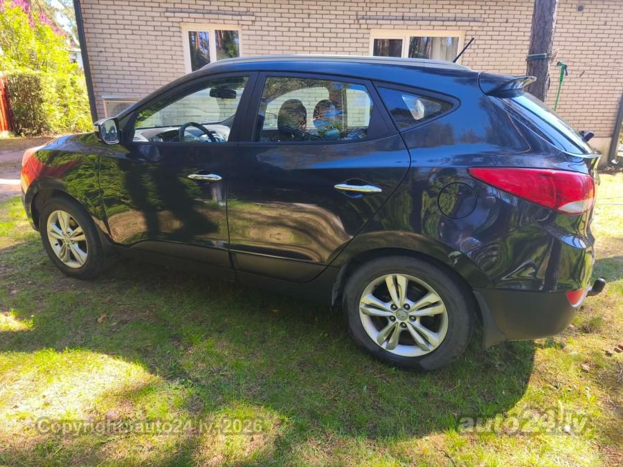 Melns Hyundai ix35 2010 Tallina, ar dzinēja tilpumu 2.00 L un nobraukumu 0 tūkst. km par 4000 €, foto 3 vietnē AUTOMOTO.COM.LV