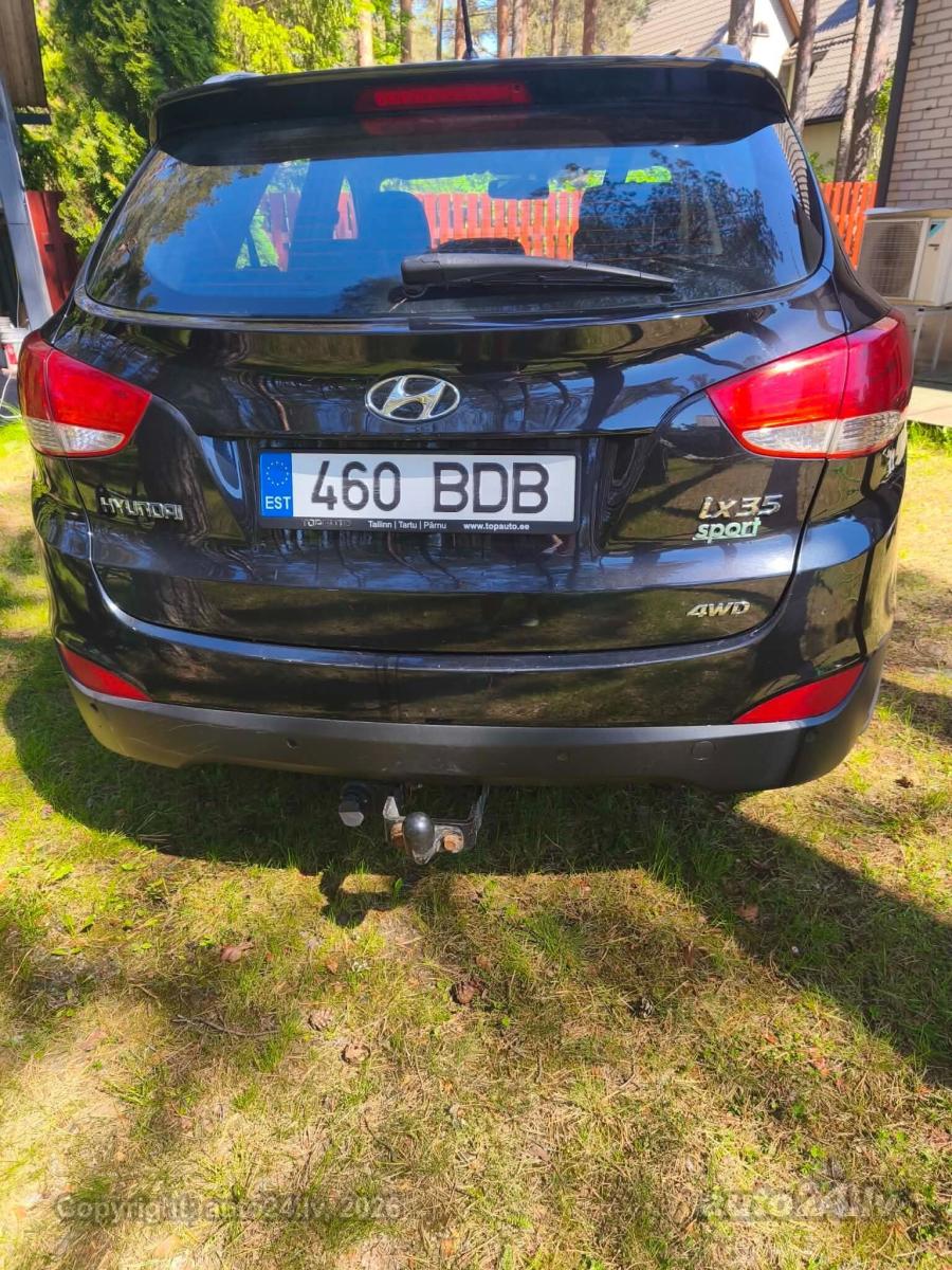 Melns Hyundai ix35 2010 Tallina, ar dzinēja tilpumu 2.00 L un nobraukumu 0 tūkst. km par 4000 €, foto 4 vietnē AUTOMOTO.COM.LV