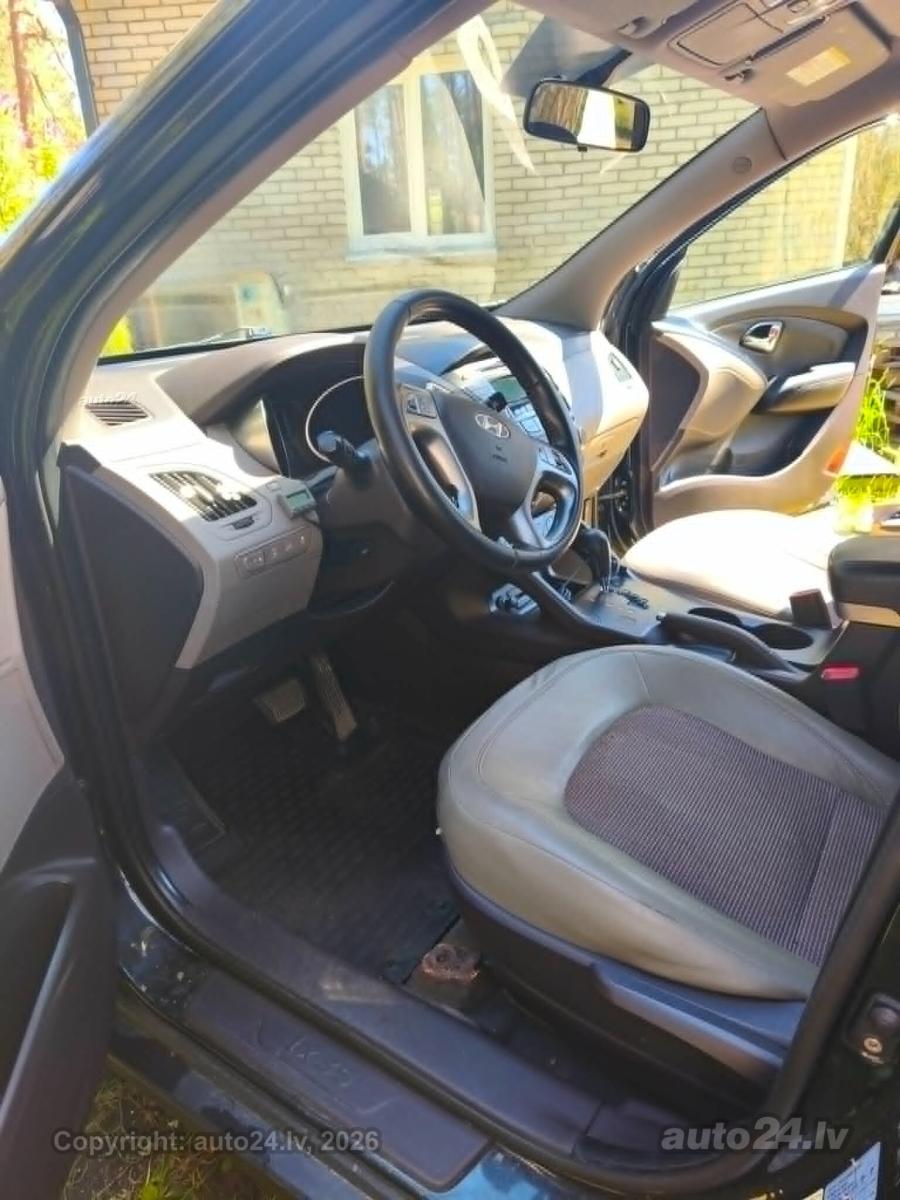 Melns Hyundai ix35 2010 Tallina, ar dzinēja tilpumu 2.00 L un nobraukumu 0 tūkst. km par 4000 €, foto 6 vietnē AUTOMOTO.COM.LV