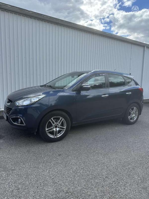 Blue Hyundai ix35 2010 in Kaunas, with an engine capacity of 2.00 L and mileage of 296 thousand km for 3300 €, photo 2 on AUTOMOTO.COM.LV