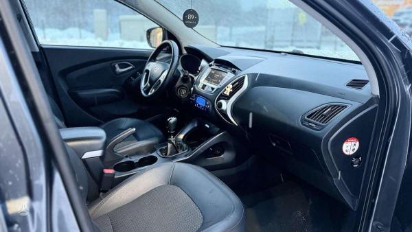 Blue Hyundai ix35 2011 in Vilnius, with an engine capacity of 1.69 L and mileage of 298 thousand km for 4400 €, photo 8 on AUTOMOTO.COM.LV