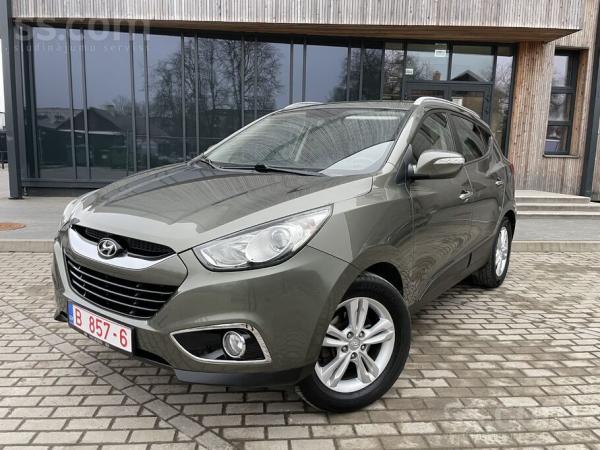 Blue Hyundai ix35 2011 in Tukums, with an engine capacity of 1.70 L and mileage of 221 thousand km for 3200 €, photo 3 on AUTOMOTO.COM.LV