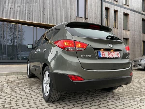 Blue Hyundai ix35 2011 in Tukums, with an engine capacity of 1.70 L and mileage of 221 thousand km for 3200 €, photo 6 on AUTOMOTO.COM.LV
