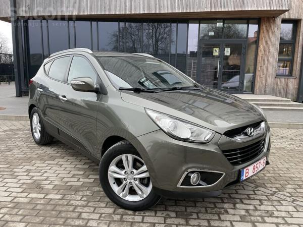Blue Hyundai ix35 2011 in Tukums, with an engine capacity of 1.70 L and mileage of 221 thousand km for 3200 €, photo 9 on AUTOMOTO.COM.LV