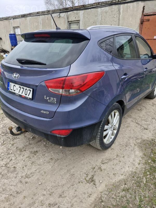 Blue Hyundai ix35 2012 in Jelgava, with an engine capacity of 2.00 L and mileage of 208 thousand km for 5000 €, photo 2 on AUTOMOTO.COM.LV