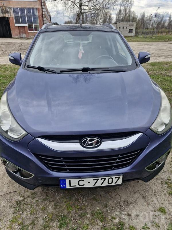Blue Hyundai ix35 2012 in Jelgava, with an engine capacity of 2.00 L and mileage of 208 thousand km for 5000 €, photo 5 on AUTOMOTO.COM.LV