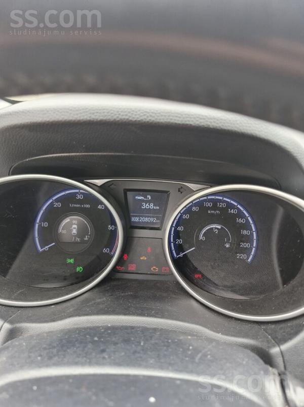 Blue Hyundai ix35 2012 in Jelgava, with an engine capacity of 2.00 L and mileage of 208 thousand km for 5000 €, photo 6 on AUTOMOTO.COM.LV
