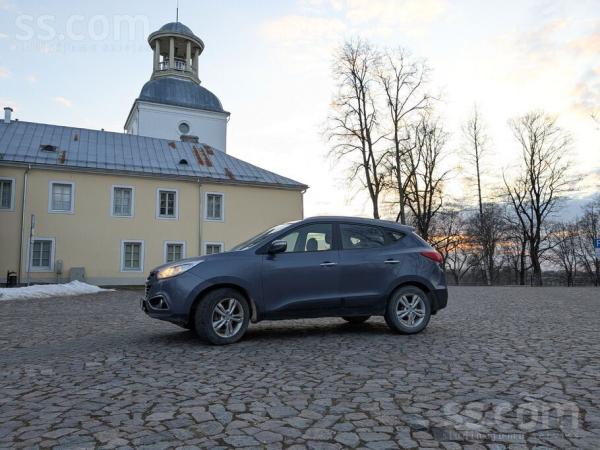 Blue Hyundai ix35 2013 in Riga, with an engine capacity of 2.00 L and mileage of 278 thousand km for 3600 €, photo 1 on AUTOMOTO.COM.LV