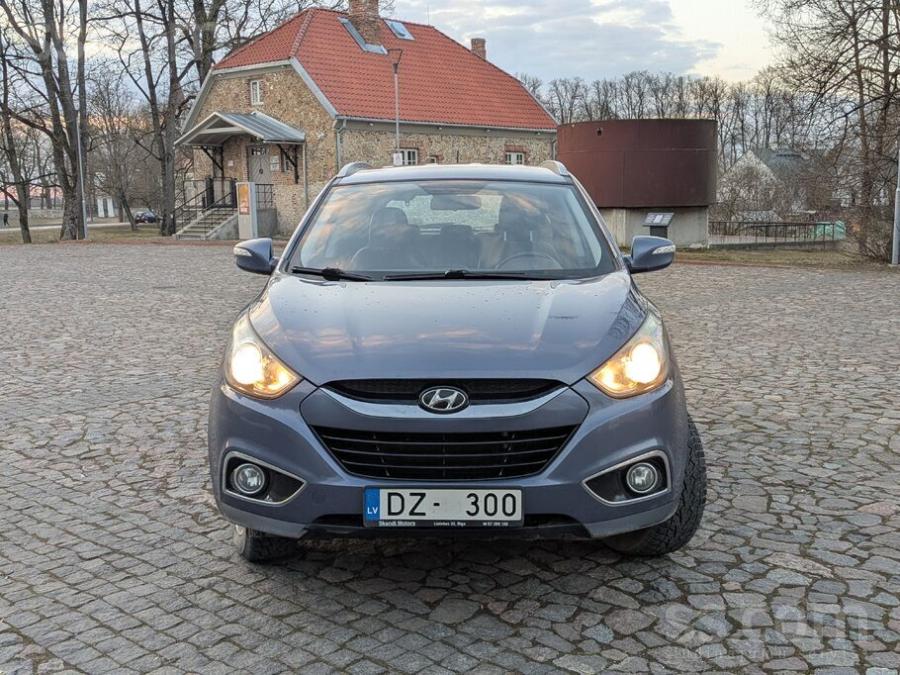 Zils Hyundai ix35 2013 Rīga, ar dzinēja tilpumu 2.00 L un nobraukumu 278 tūkst. km par 3600 €, foto 3 vietnē AUTOMOTO.COM.LV