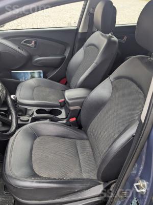 Zils Hyundai ix35 2013 Rīga, ar dzinēja tilpumu 2.00 L un nobraukumu 278 tūkst. km par 3600 €, foto 7 vietnē AUTOMOTO.COM.LV