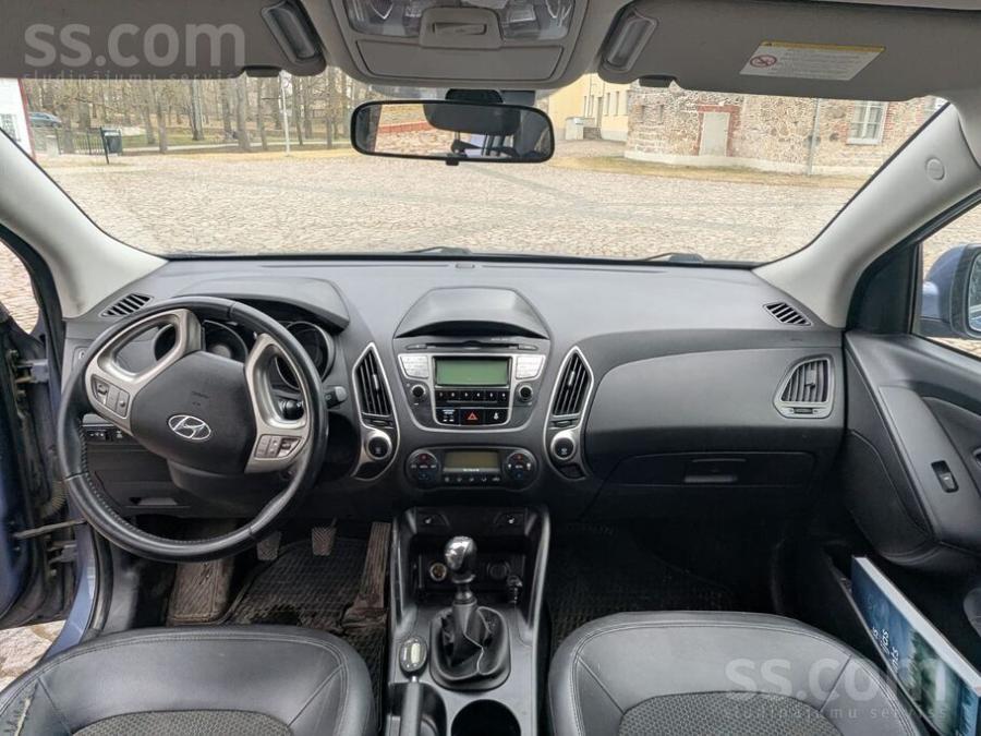 Blue Hyundai ix35 2013 in Riga, with an engine capacity of 2.00 L and mileage of 278 thousand km for 3300 €, photo 11 on AUTOMOTO.COM.LV