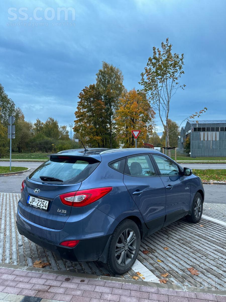 Zils Hyundai ix35 2014 Rīga, ar dzinēja tilpumu 1.60 L un nobraukumu 202 tūkst. km par 6700 €, foto 5 vietnē AUTOMOTO.COM.LV