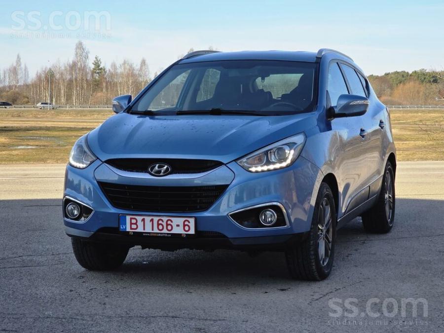 Blue Hyundai ix35 2015 in Liepaja, with an engine capacity of 2.00 L and mileage of 306 thousand km for 7450 €, photo 1 on AUTOMOTO.COM.LV