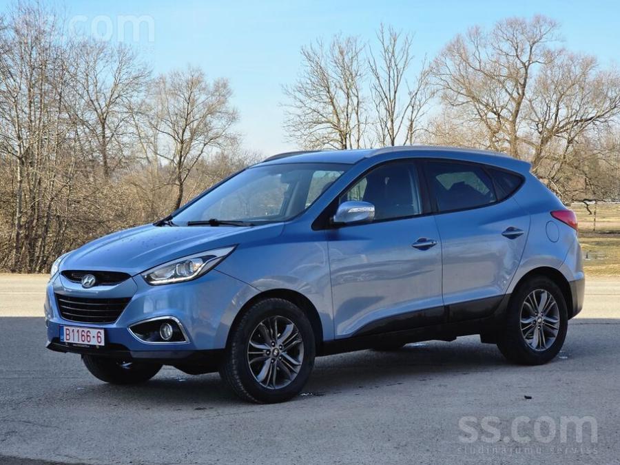 Blue Hyundai ix35 2015 in Liepaja, with an engine capacity of 2.00 L and mileage of 306 thousand km for 7450 €, photo 4 on AUTOMOTO.COM.LV