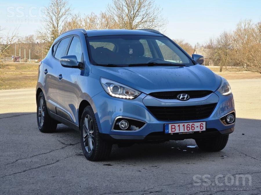Blue Hyundai ix35 2015 in Liepaja, with an engine capacity of 2.00 L and mileage of 306 thousand km for 7450 €, photo 5 on AUTOMOTO.COM.LV